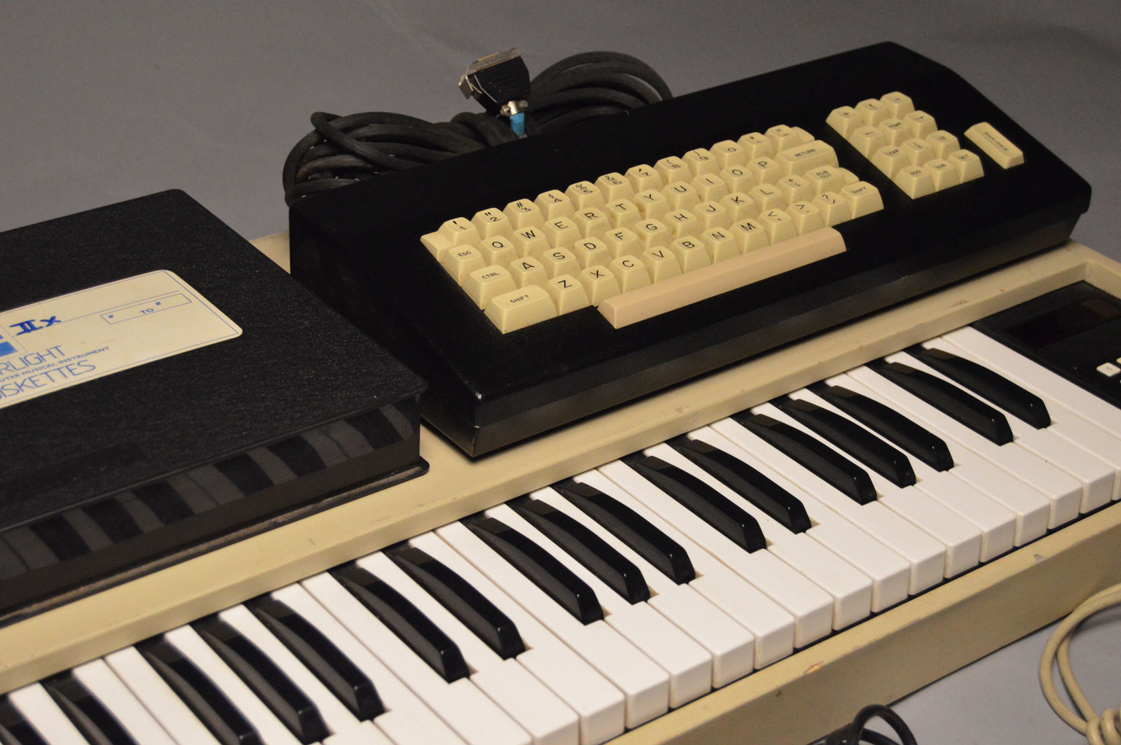 MATRIXSYNTH: Fairlight CMI IIX Digital Synthesizer