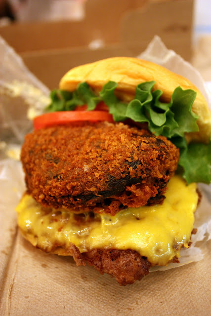 Foodish Fetish: Shake Shack: Our first meal in the concrete jungle