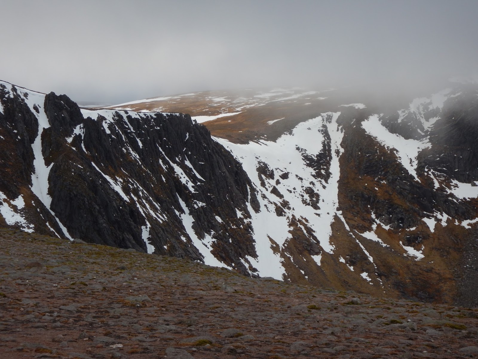 TARMACHAN MOUNTAINEERING: POINT FIVE GULLY, CAIRNGORMS, WINDY