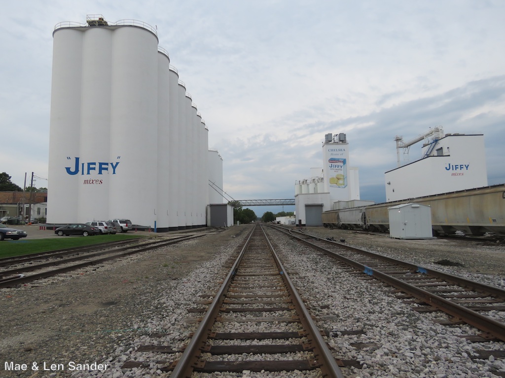 Mae's Food Blog: Chelsea, Michigan: The Jiffy Plant