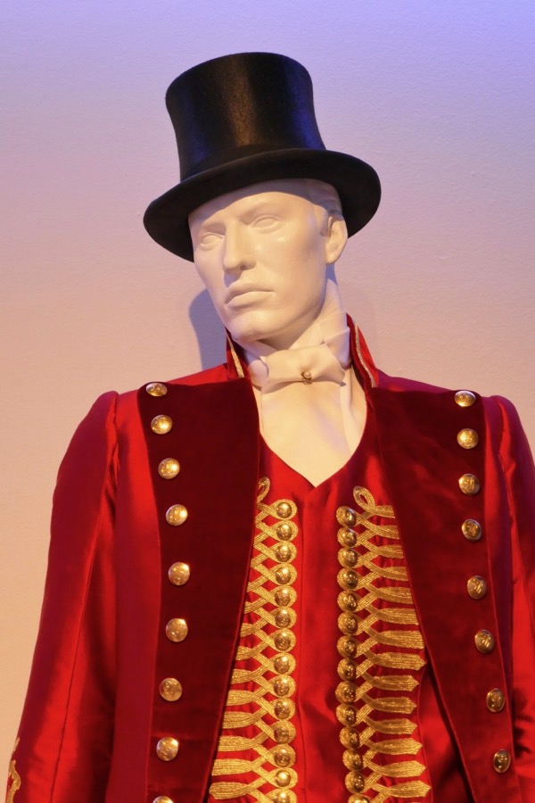 Hollywood Movie Costumes and Props: The Greatest Showman movie costumes ...