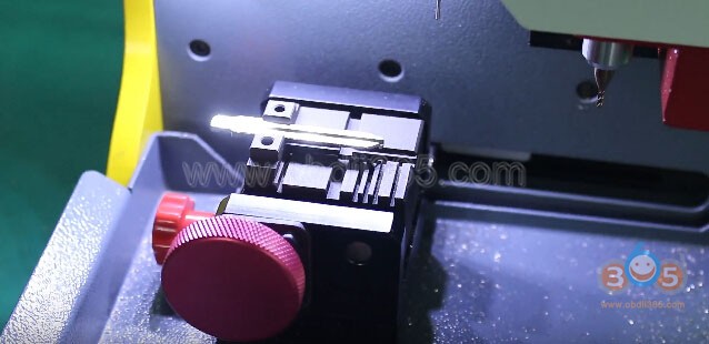 SEC-E9 Automotive Key Cutting Machine-OBDII365