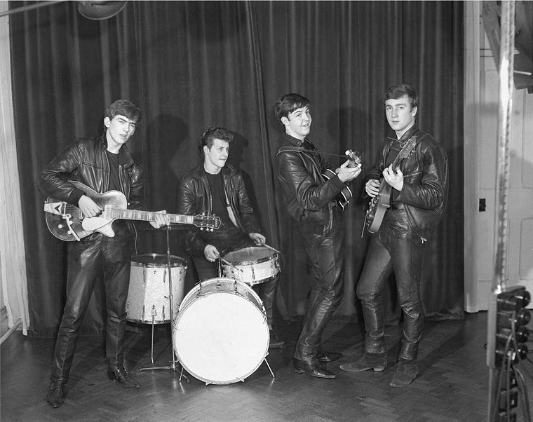 Rarely Seen Photographs From a Photo Session of The Beatles at the ...