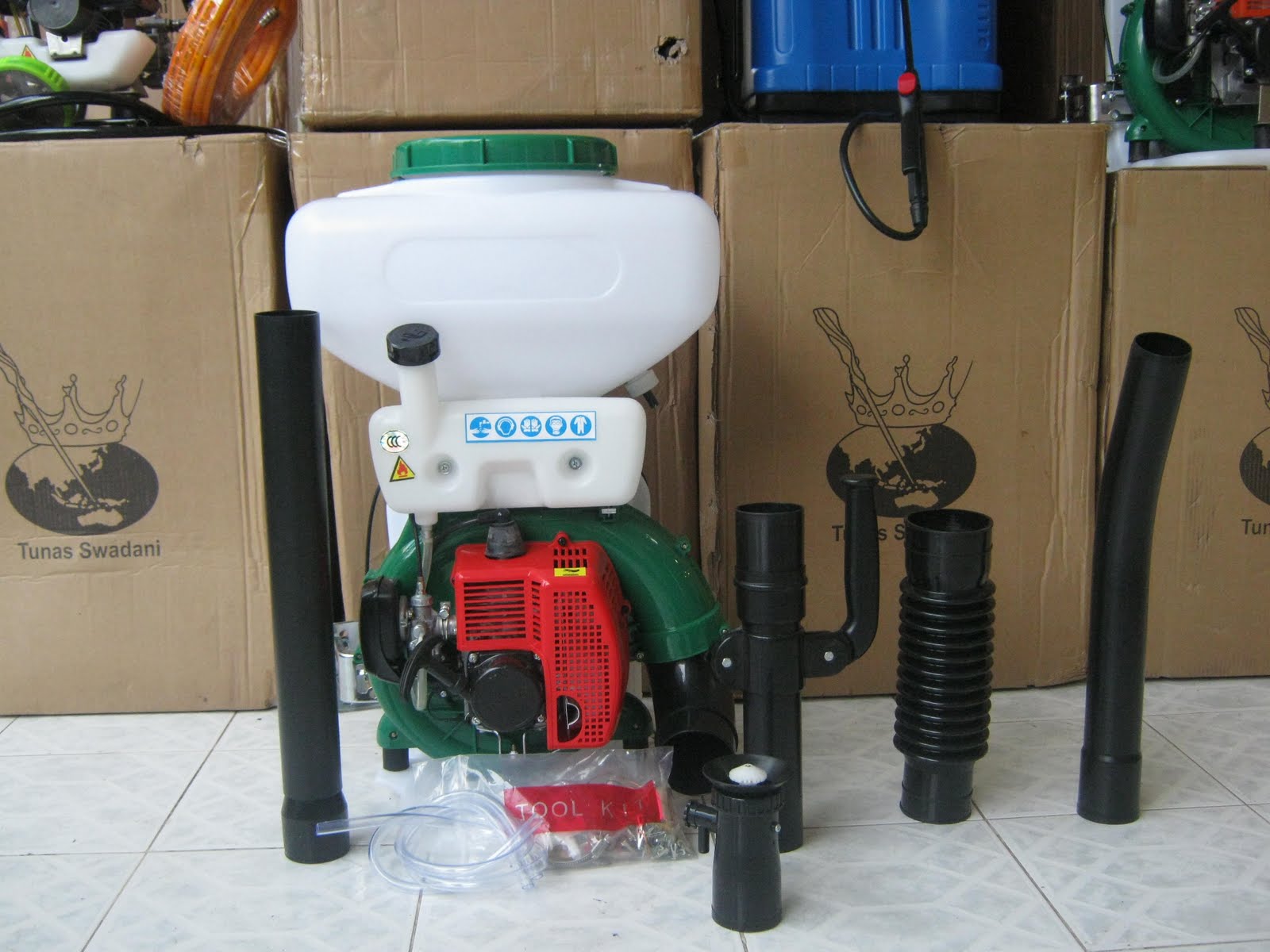 Tunas swadani: alat semprot pupuk cair dan bubuk