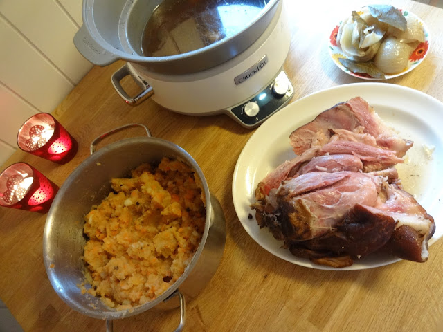 Edels Mat : One-Pot Crock-Pot svineknoke med rustikk rotmos