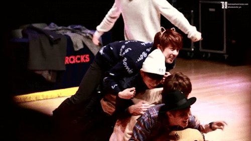 K-POP WORLD!: BANGTAN BOYS/ BTS Cuteness (Gif Collection)