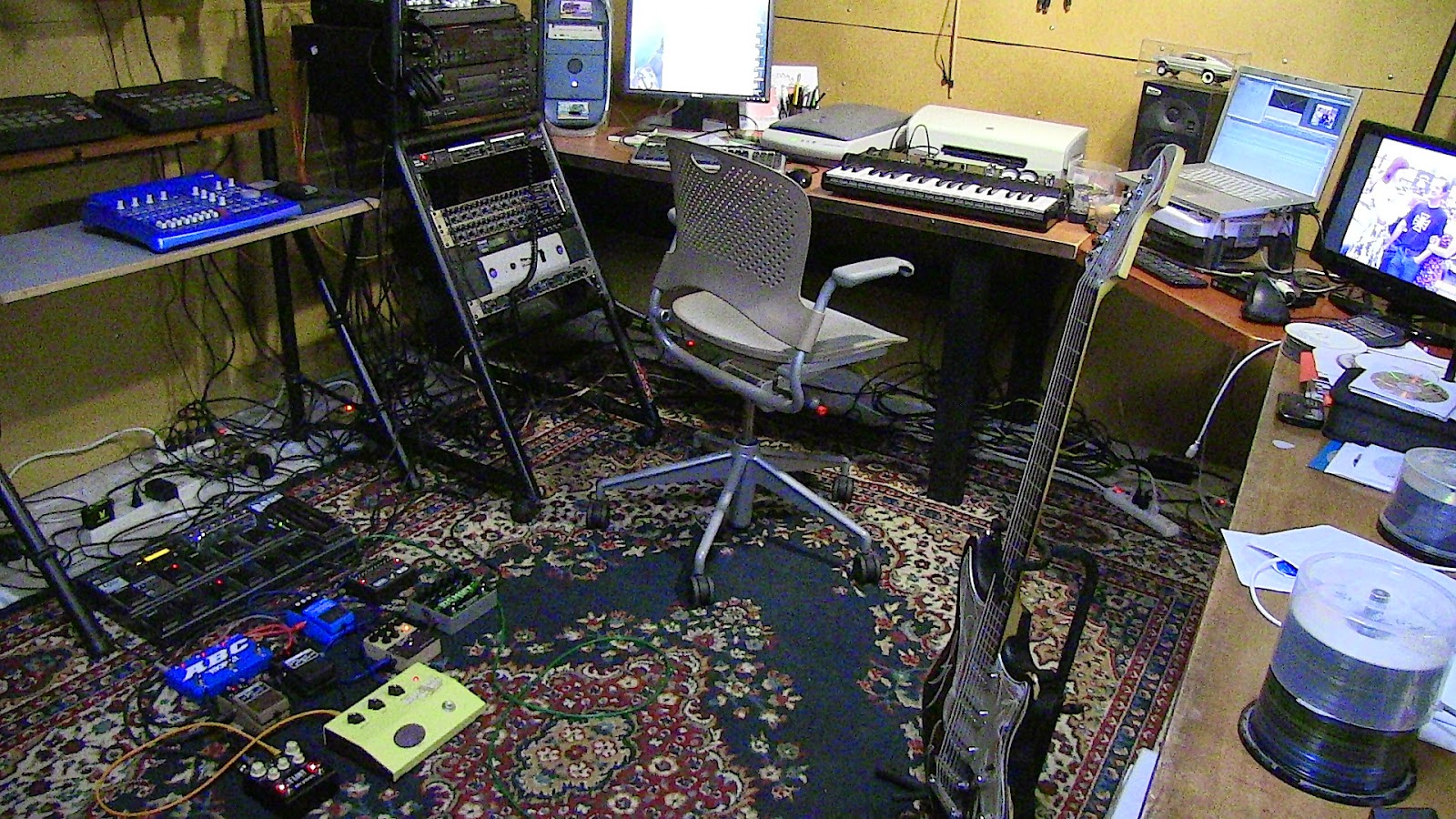 Go-Kustom: New Studio Rug