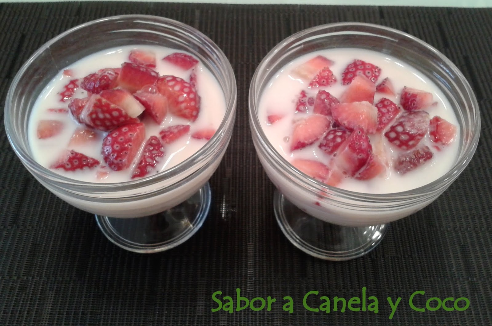 Sabor a Canela y Coco: Fresas con leche condensada