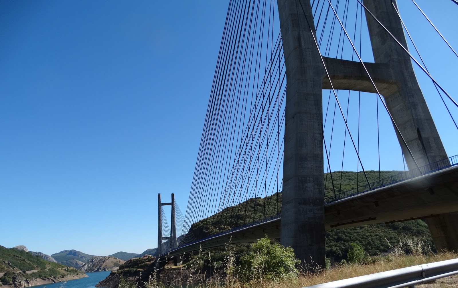 CAZANDO PUENTES: PUENTE DEL EMBALSE DE LOS BARRIOS DE LUNA