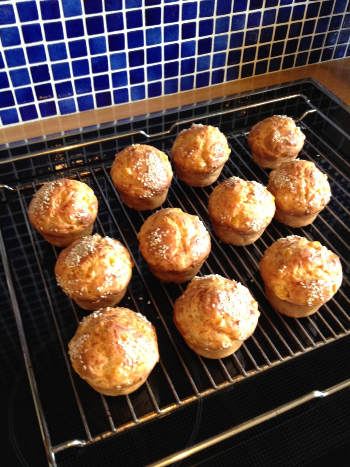 Μαφινς αλμυρα με τυρι και καλαμποκι....!!!mmm...I love muffins ...
