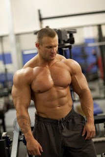 world bodybuilders pictures: lukas gabris using muscles making machines