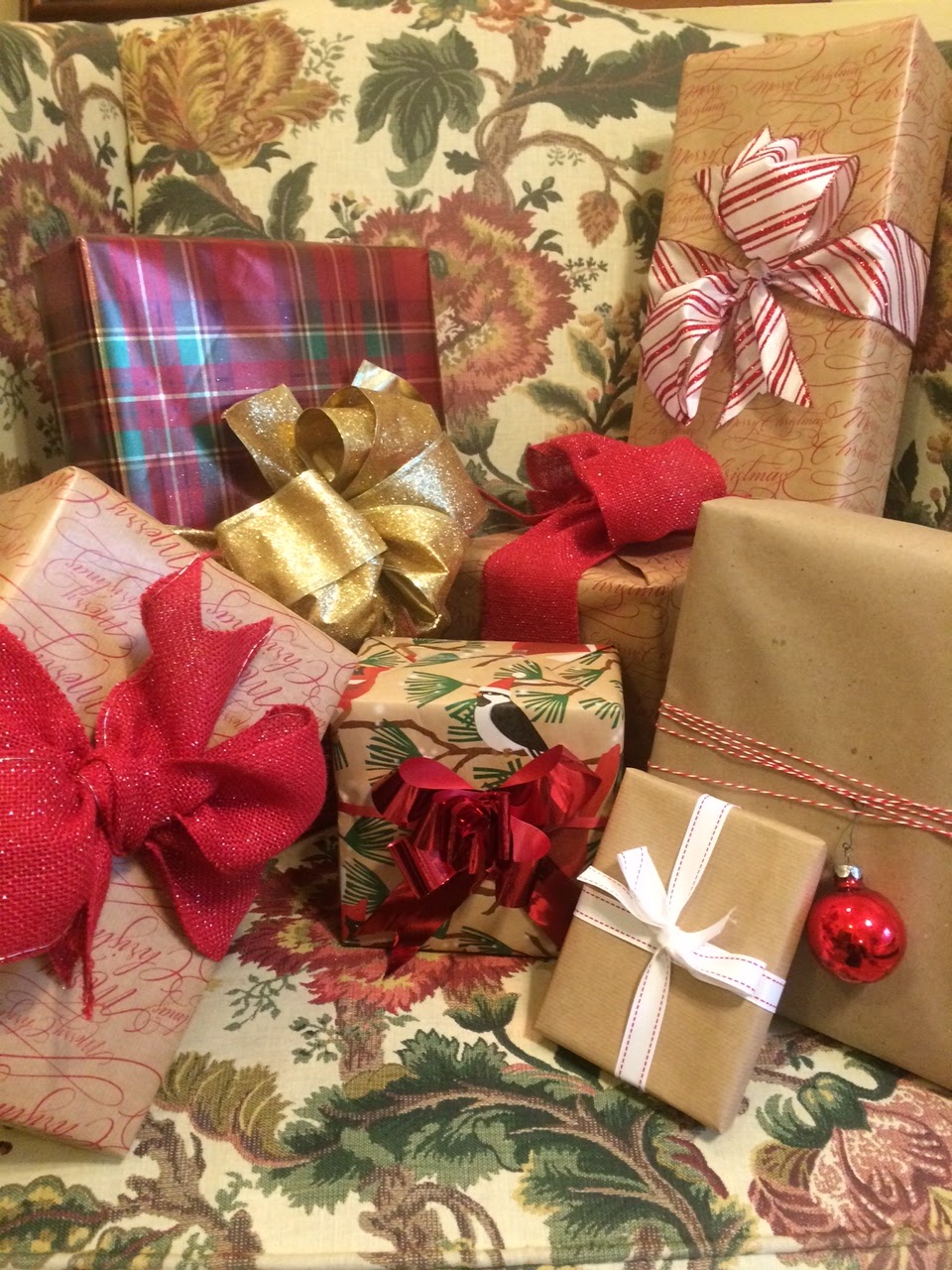 Navy and White Prep: How to Wrap Beautiful Christmas Presents