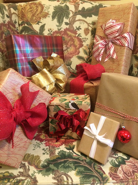 Navy and White Prep: How to Wrap Beautiful Christmas Presents