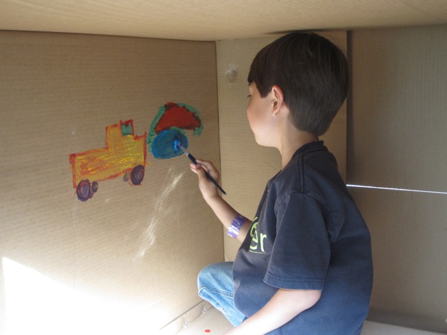 Fun Friday: Cardboard Box Fort - GoExploreNature.com