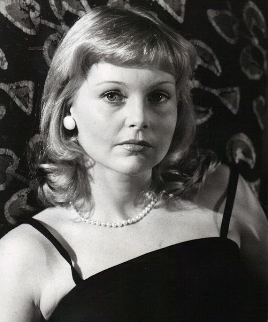 It's The Pictures That Got Small ...: THE FRIDAY GLAMOUR 15!