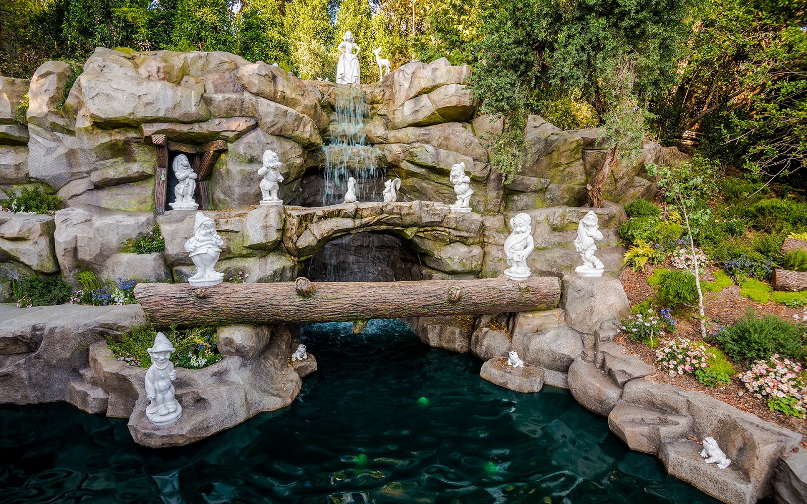 Snow White's Grotto Revamped