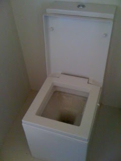 THE ITALIAN TOILET:A CHALLENGE TO YANKEE INGENUITY (GROSS-OUT ALERT)