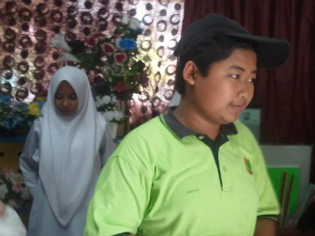 CaTaTaN JeMaRi ..AnAk PaNtAi..: Sekitar lawatan dari guru dan murid ...