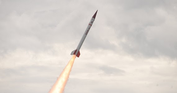 DEFENSE STUDIES: Uji Fungsi/Dinamis Roket RHAN 450