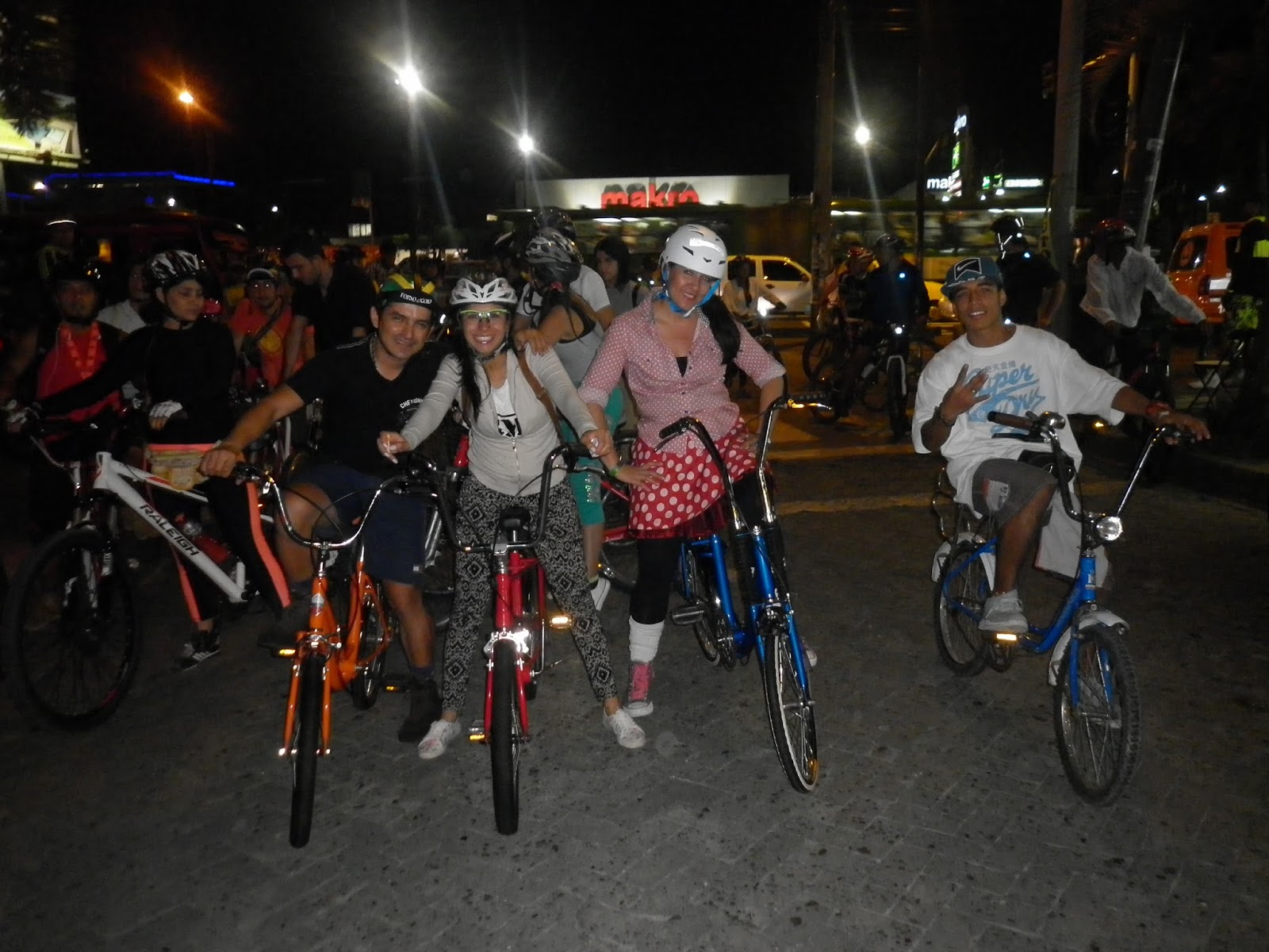 CICLOPASEO NOCTURNO FIESTAS DEL PROGRESO CON LAS BICICLETAS CLASICAS