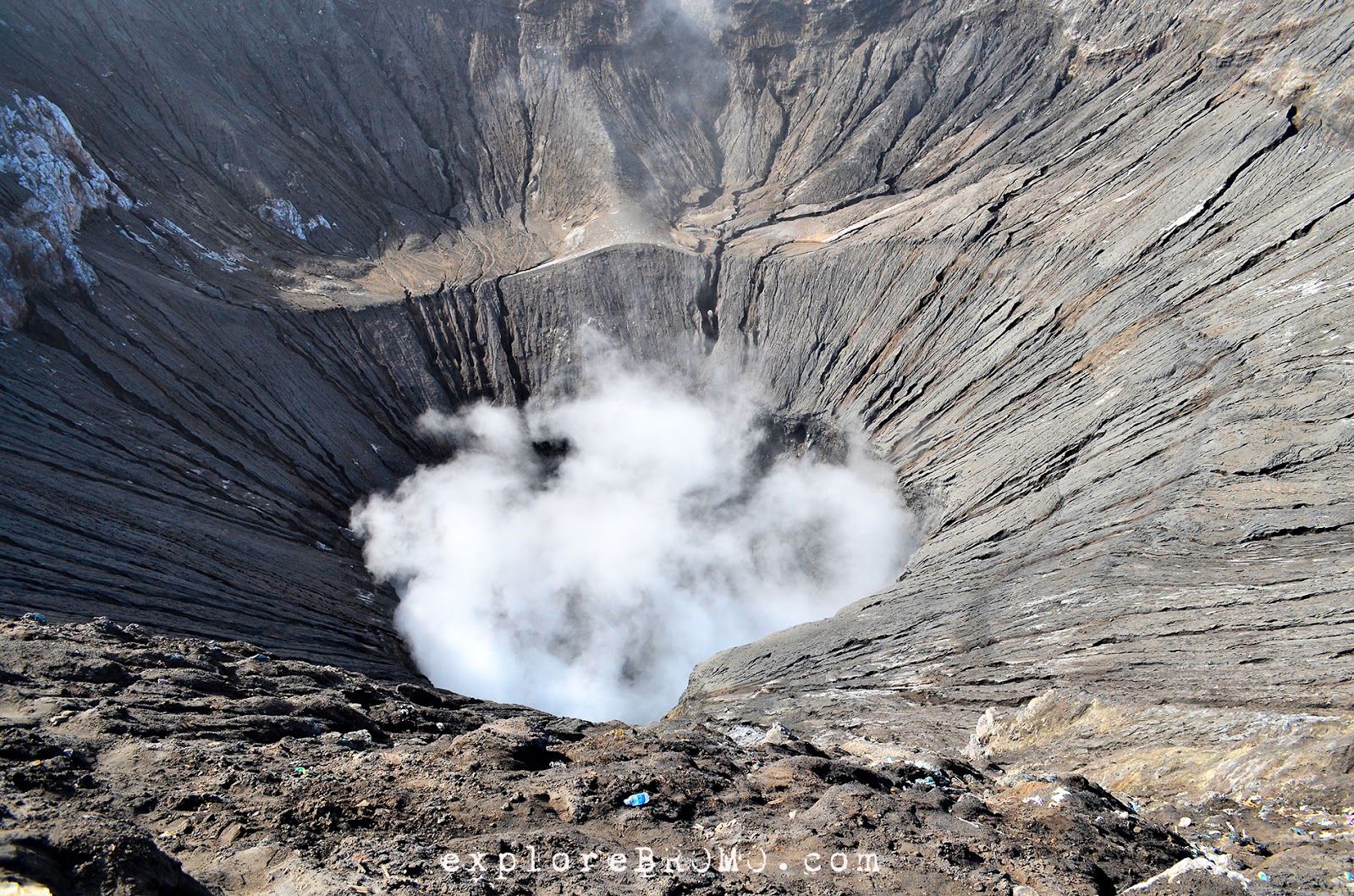 Kawah Bromo: Gunung Api di Kaldera Tengger Yang Masih Aktif Saat Ini ...