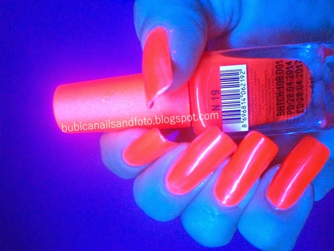 simple nails: 1001 ♥♥ Gabrini neon red nail polish N19 ♥♥