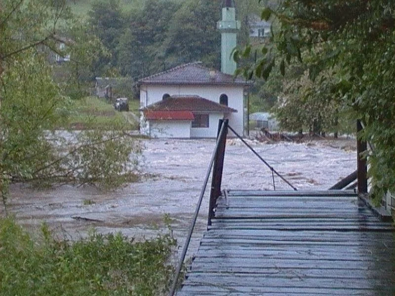 Nabujale rijeke i potoci širom BiH