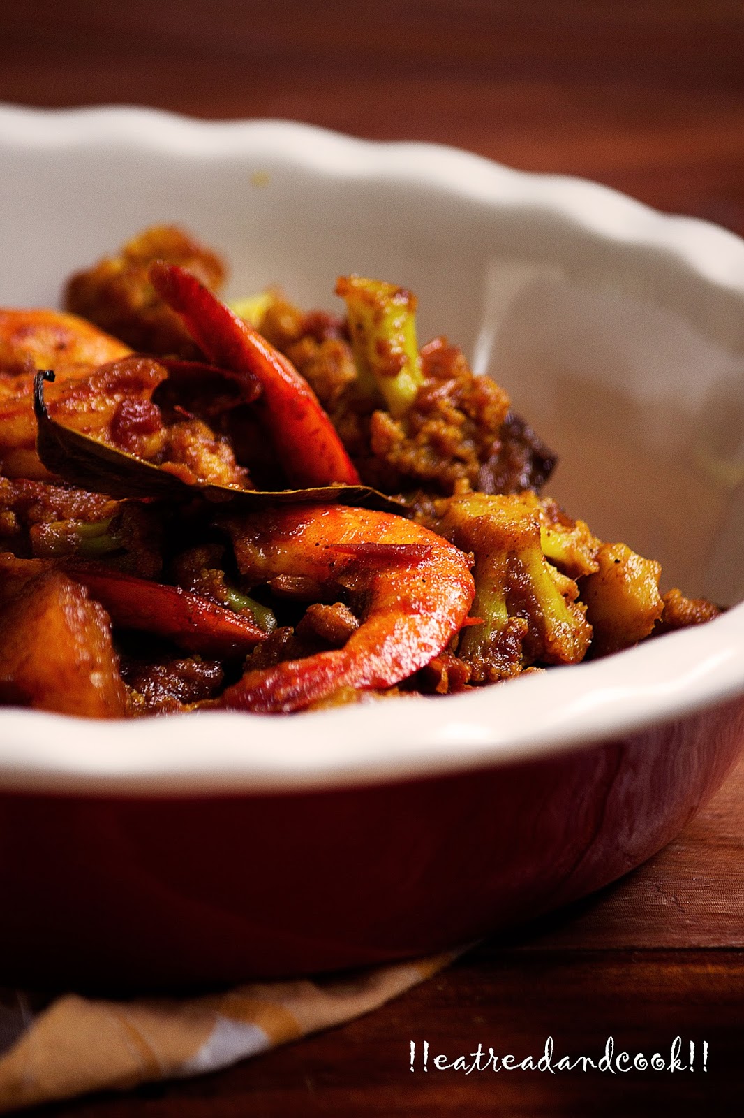 Fulkopi Chingrir Kalia / Spicy Bengali Curry with Cauliflower and Prawns