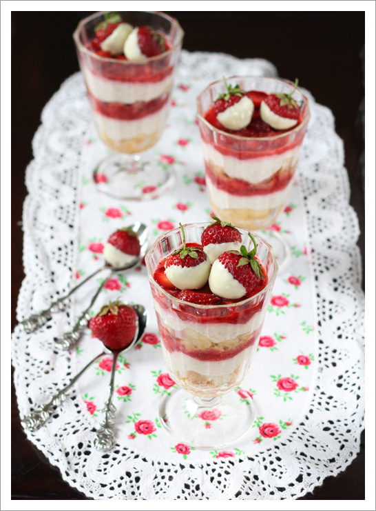 Magusad fotod: Kama-maasika magustoit