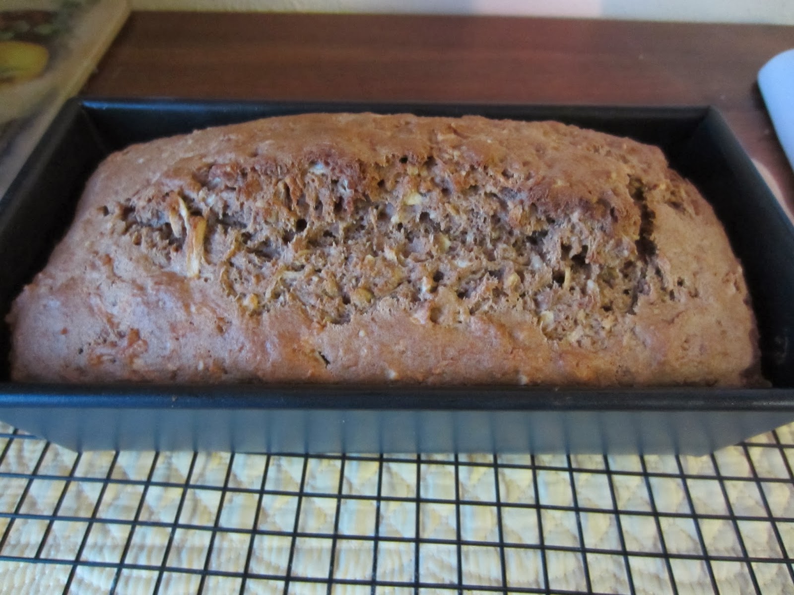My Patchwork Quilt: FRESH APPLE NUT BREAD