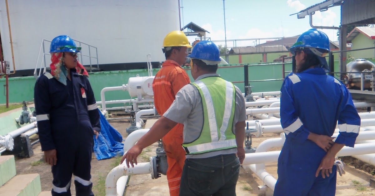 Penyampaian Materi Tool Box Meeting di Lapangan - Safety Talk