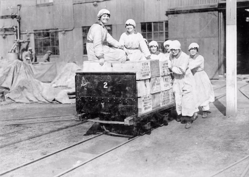 30 Incredible Photos of the Canary Girls, Female Munition Workers in ...