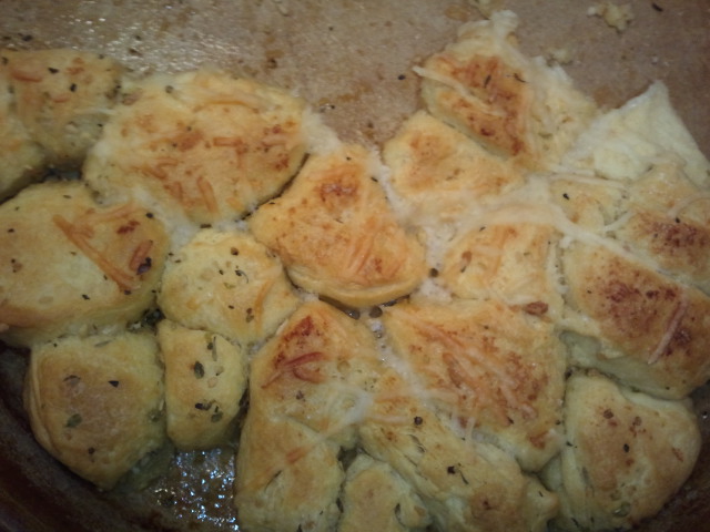 tt.scraps: Foodie Friday - Creamy Spaghetti and Garlic Biscuits