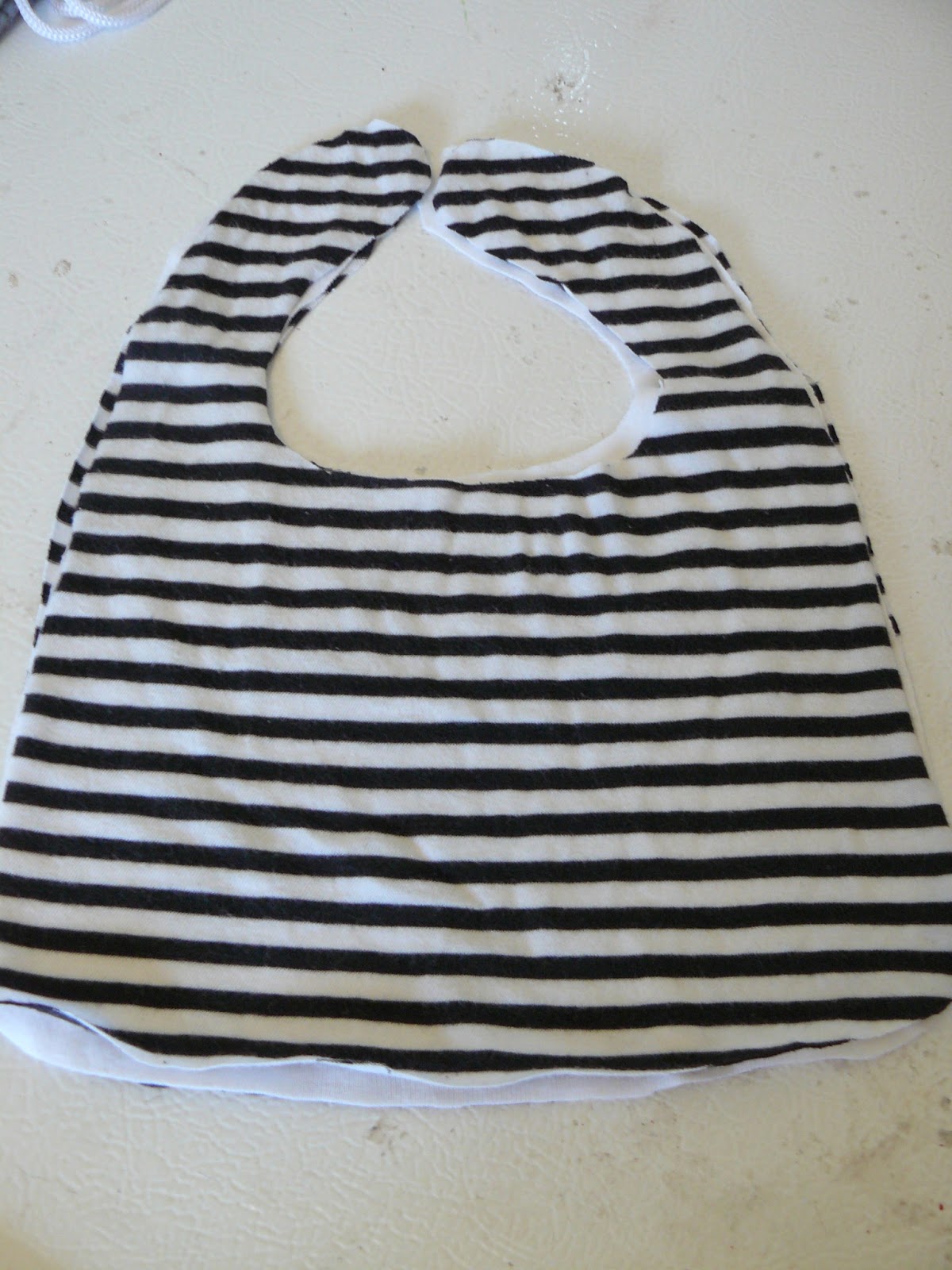 Small Fry & Co. : Hungry As A....Up-cycled T-shirt Bib Tutorial