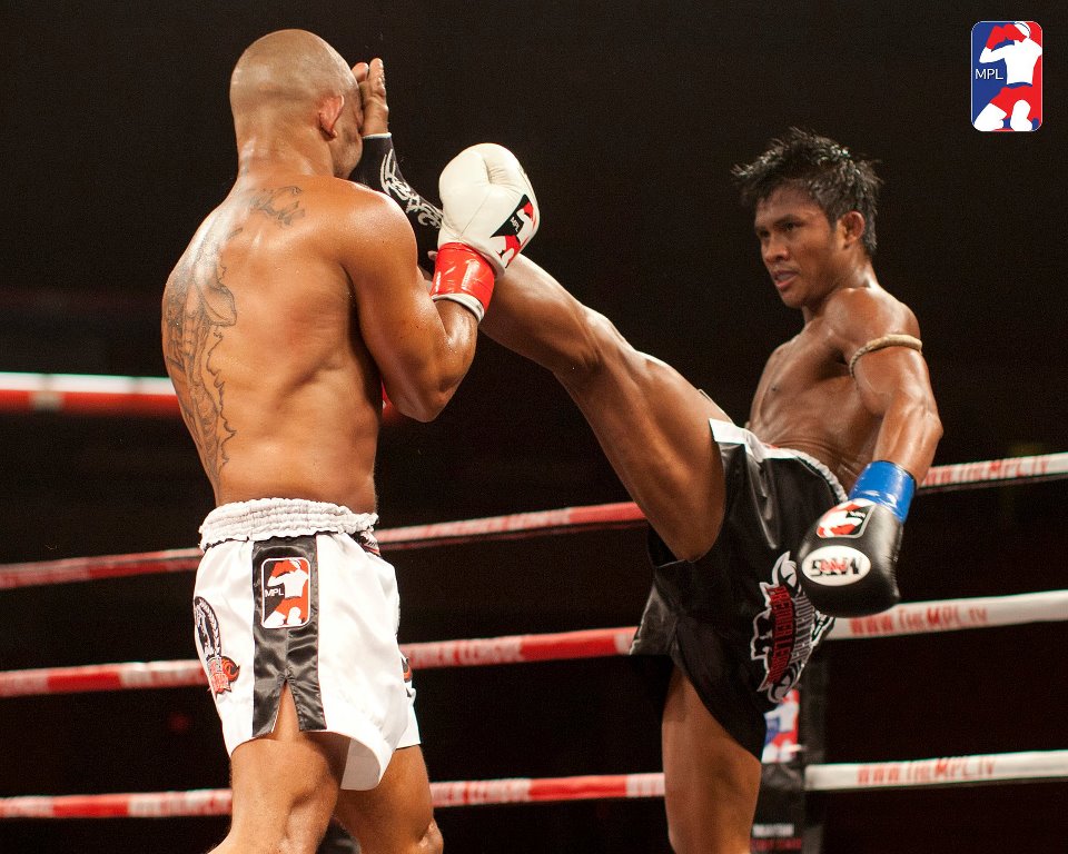 Muay Thai Boxing: Buakaw - Photo Gallery | Kickboxing | Training| Thai ...