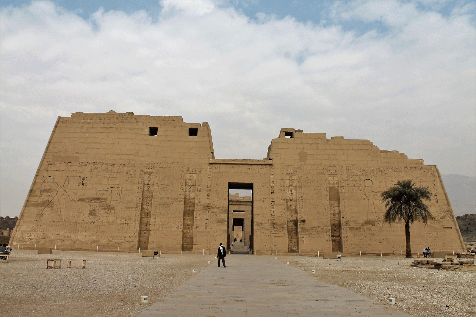ballades-page3873: jour 6_le temple de Medinet Habou