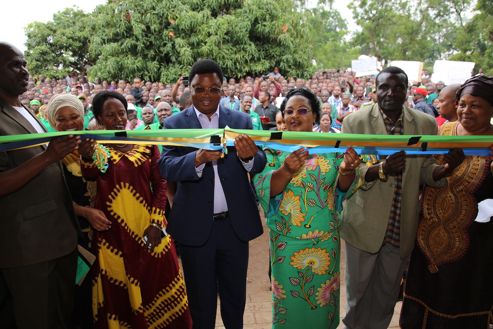 MATUKIO @ MICHUZI BLOG: WAZIRI MKUU MAJALIWA AHITIMISHA ZIARA YA MKOA ...