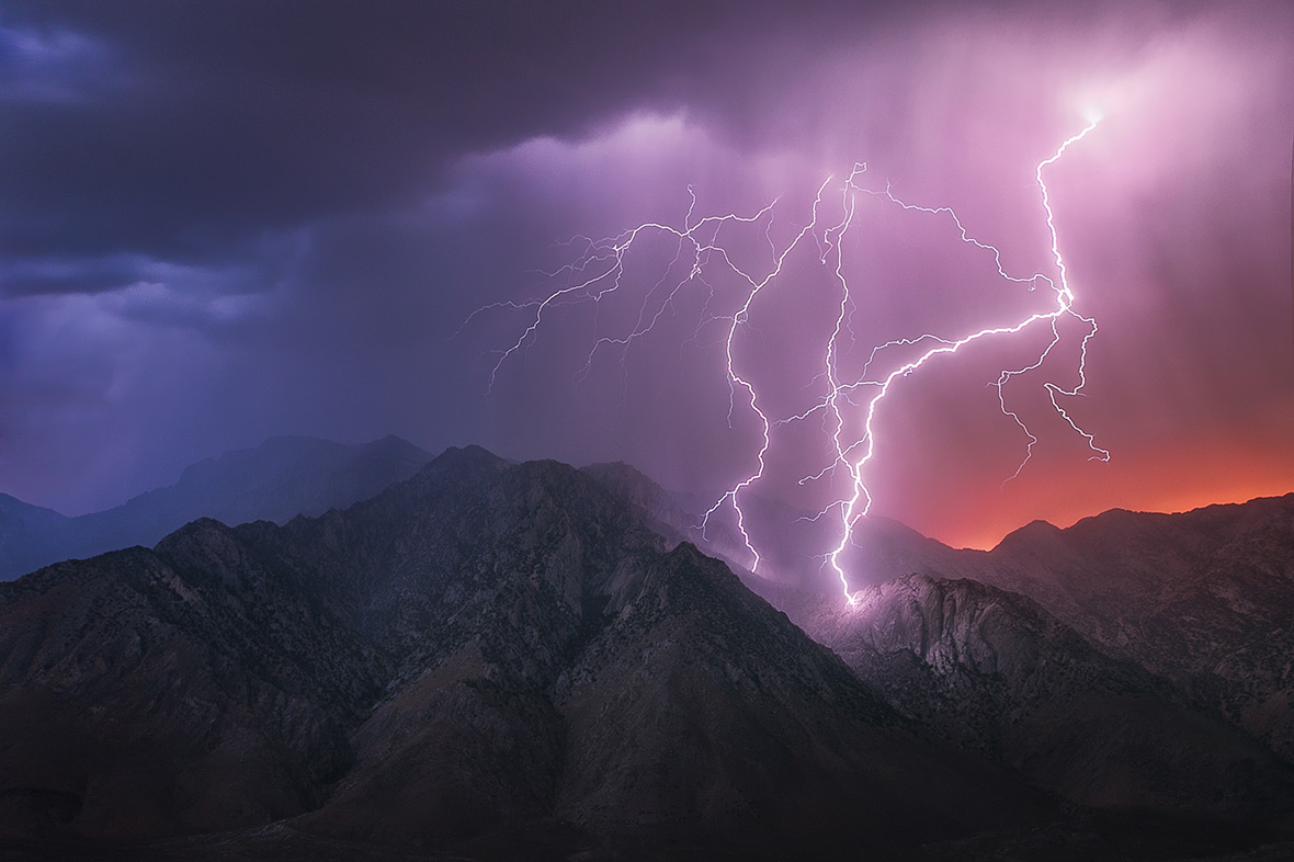 Lightning over Sierra Nevada - Wallpaper