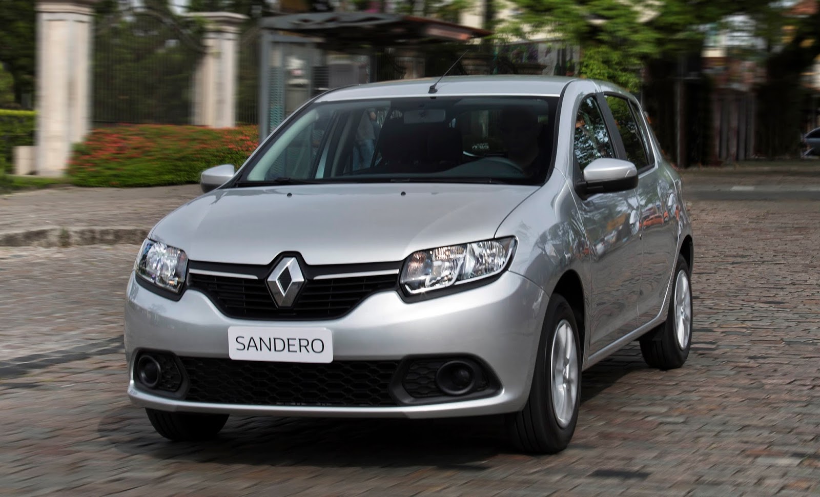 Renault lança Logan e Sandero com os novos 1.0 e 1.6 SCe