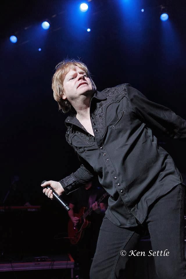 RETRO KIMMER'S BLOG: JOHNNY BEE BADANJEK: BACKSTAGE WITH THE ROCKETS!