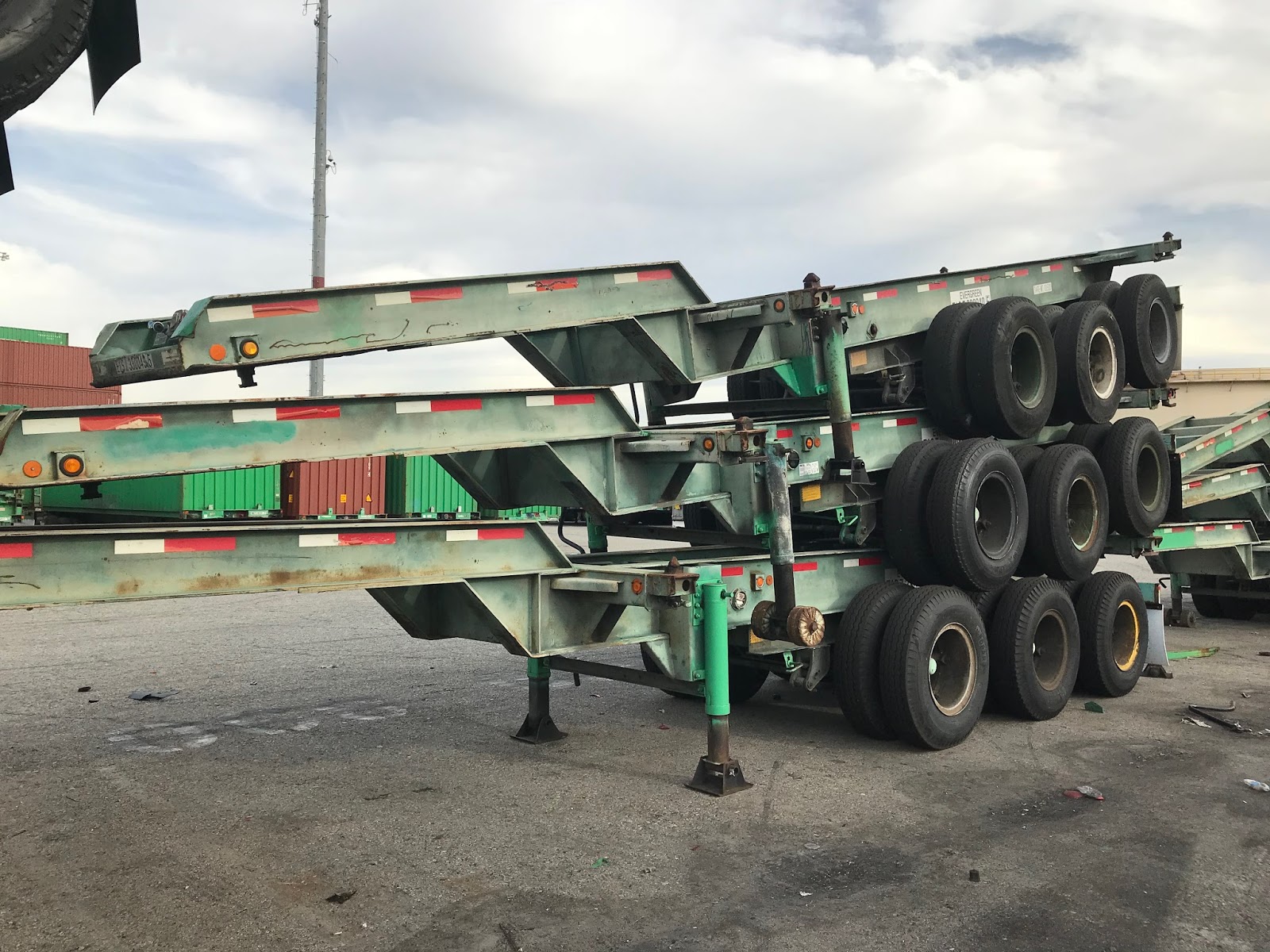 Shipping Container and Chassis: 20' Tri Axle Chassis!!!!!