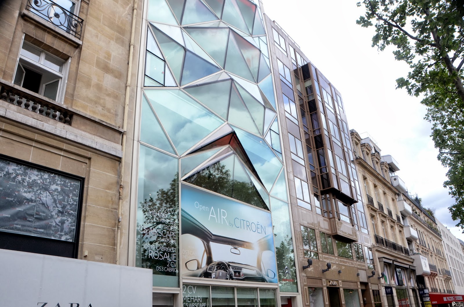 Paris je t'aime! Part 1 - C42 - The Citroën Showroom | POWAA Garage