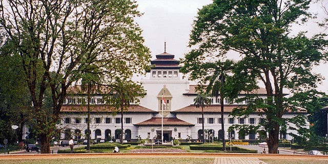 Gedung Sate Bandung (Kantor Gubernur Jawa Barat) - Tempat Wisata di Bandung