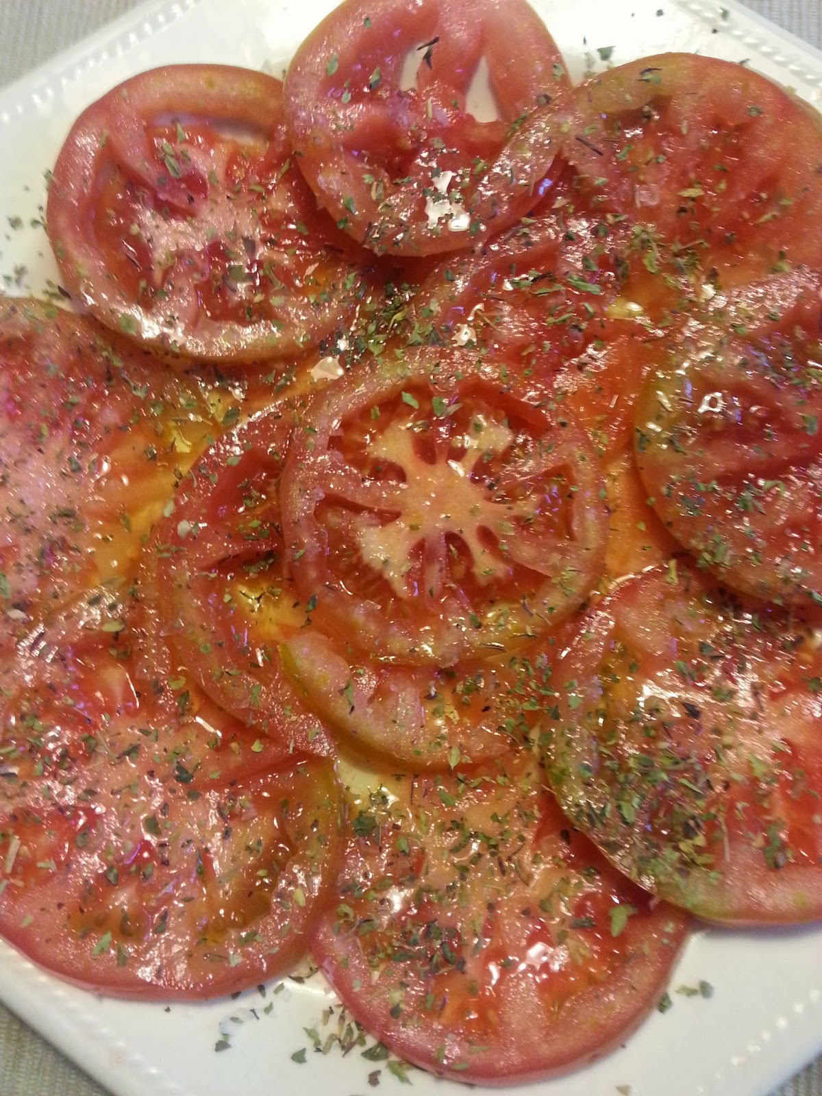 Aprendí a cocinar y ¡menuda cruz!: Ensalada de Tomate y Orégano.