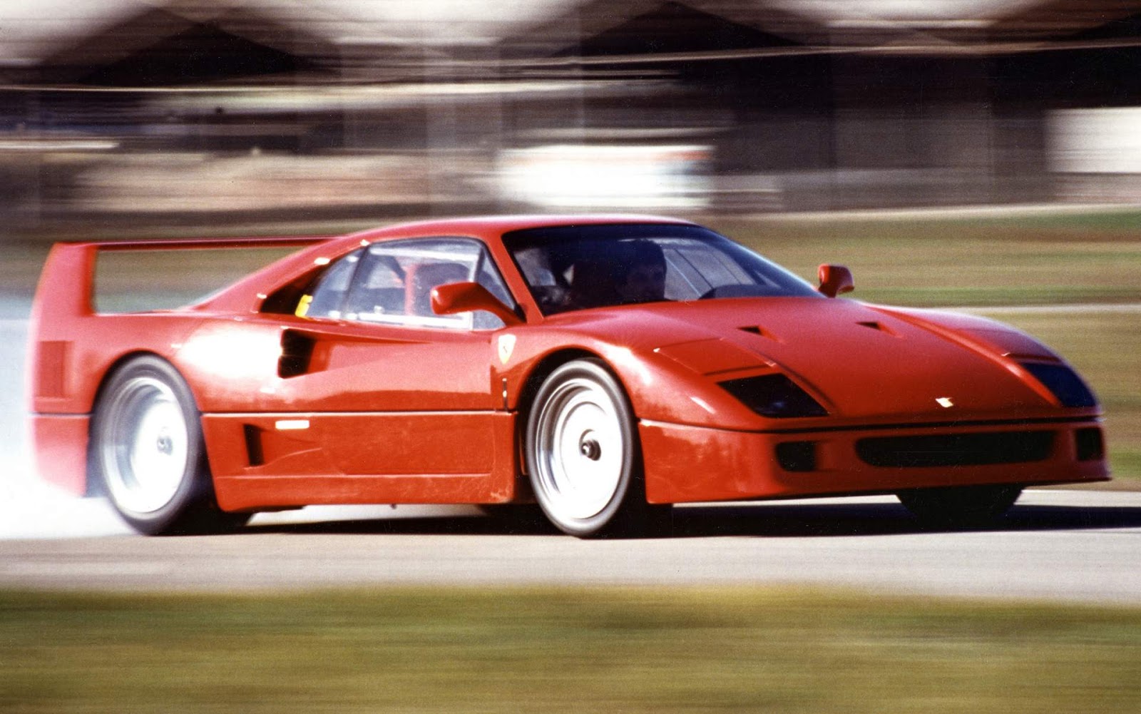 Ferrari comemora 30 anos do lançamento do F40