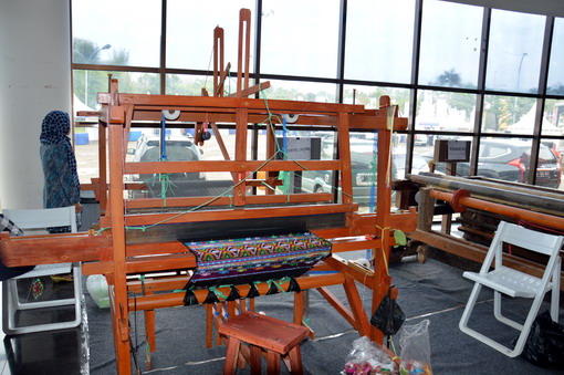 Alat Tenun Bukan Mesin (ATBM) ~ Budaya