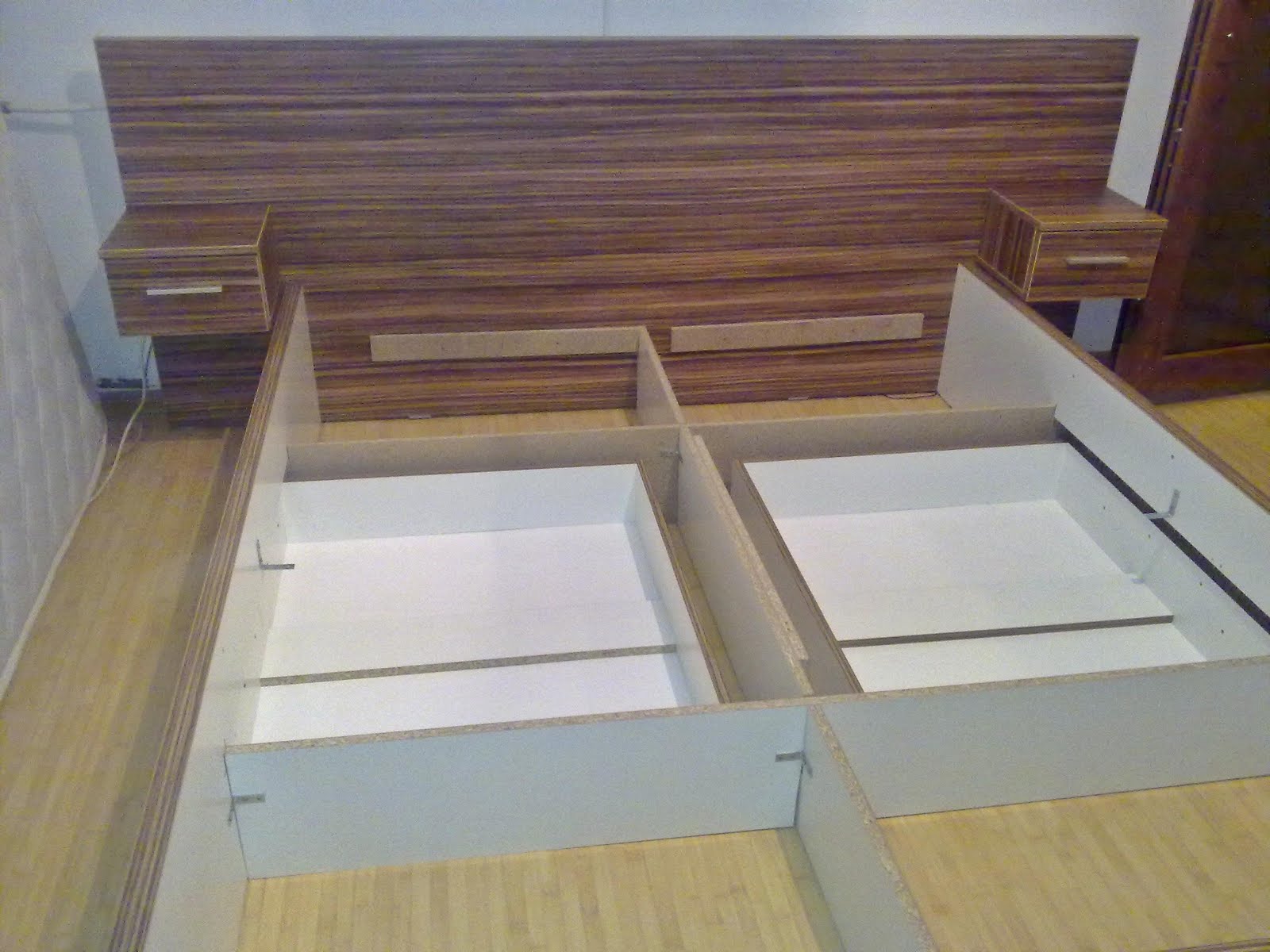 BLOGUL CU MOBILA: Pat dublat