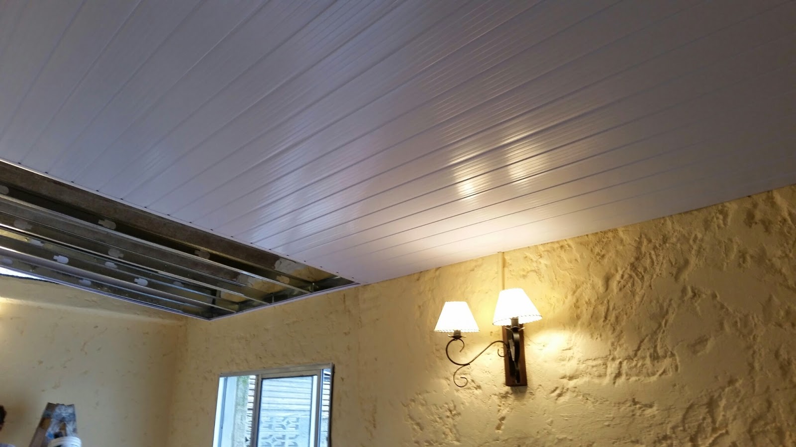 Cielorrasos en PVC - Uruguay: Cielo Raso de pvc blanco en barbacoa.