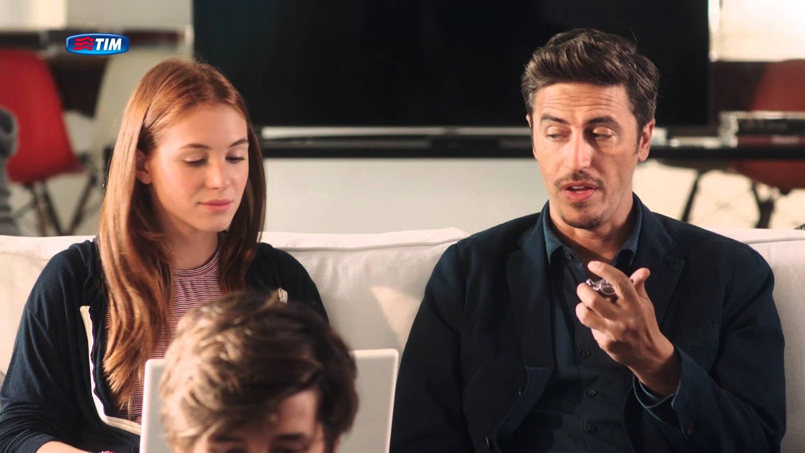 Pubblicità Tim FIBRA con Pif che vuole scoprire quando sono veloci gli ...