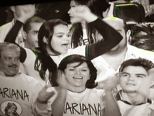 ZONA DE FAMOSOS: PAOLA ESPINOSA FAN DEL CHAPUZON